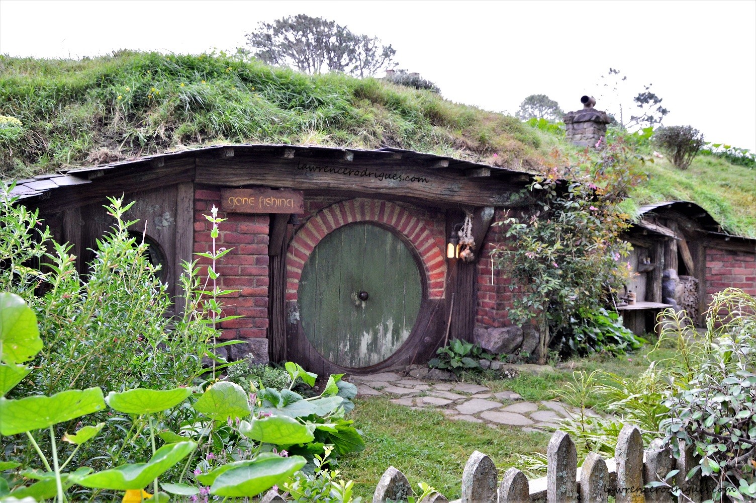 Hobbiton Movie Set: Hobbit Hole with the Gone Fishing Sign